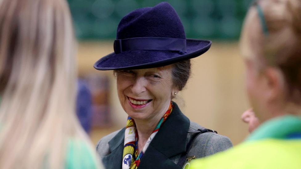 Princess Anne thanks Southmead Hospital staff after accident - BBC News