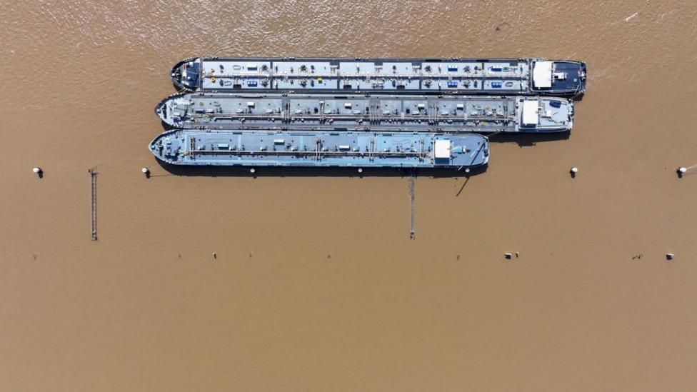 Germany's deadly floods spread along Danube - BBC News