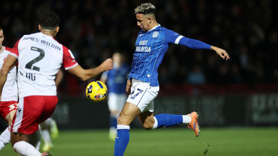 Stevenage 0-1 Cardiff City: Callum Robinson's late goal gives leaders ...