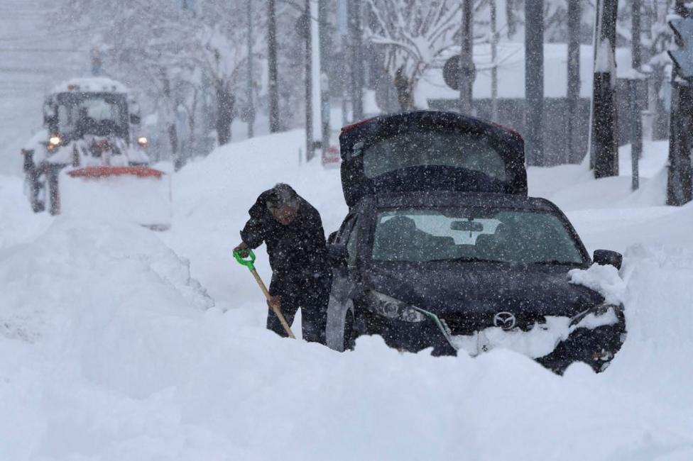 WATCH: Heavy snow in Japan as wintry weather peaks - BBC Weather