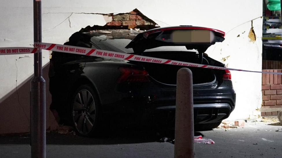 Eastbourne: Three injured as car crashes into house - BBC News