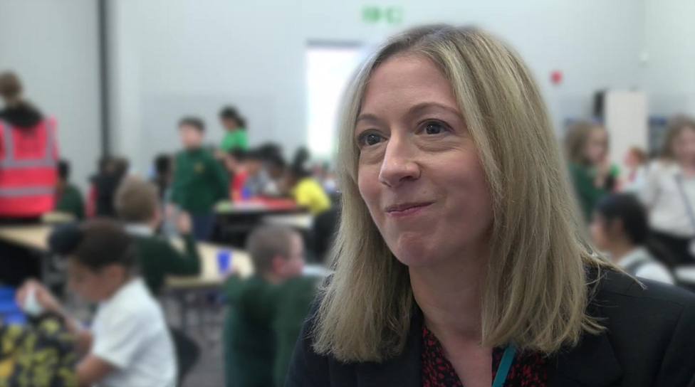 Slough headteacher says free school meals are 'essential' - BBC News