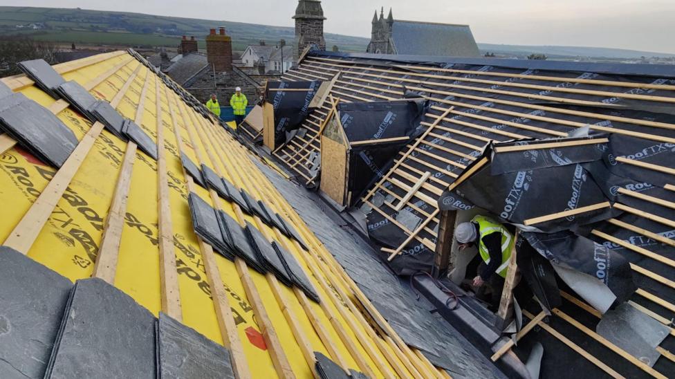 King Arthur's Great Hall roof repaired in first phase of work - BBC News