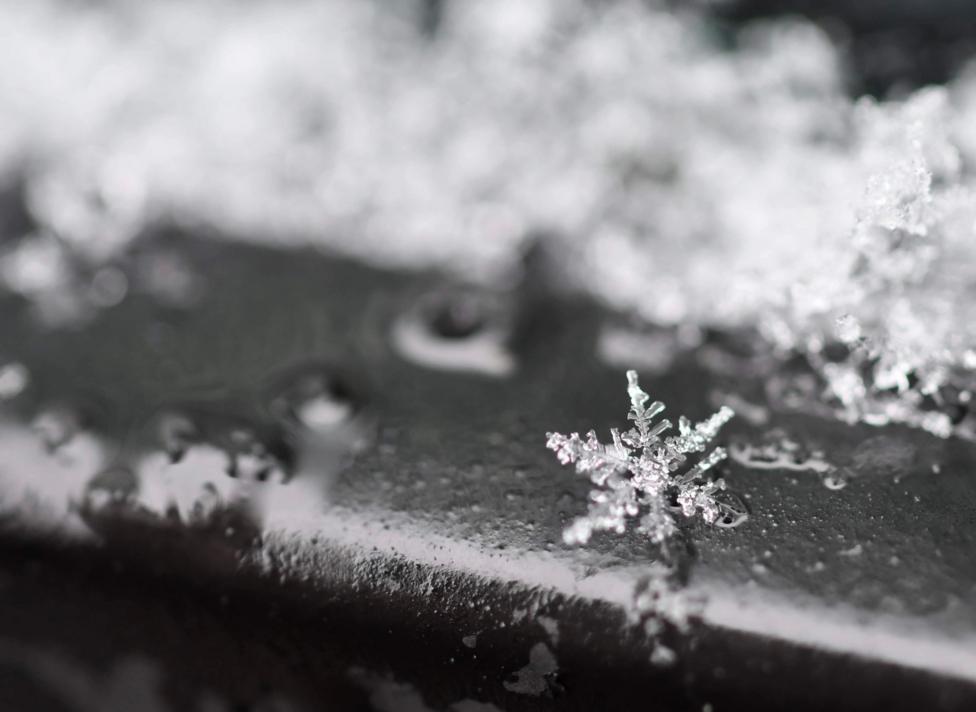 Yellow weather warning for snow and ice in East of England - BBC News