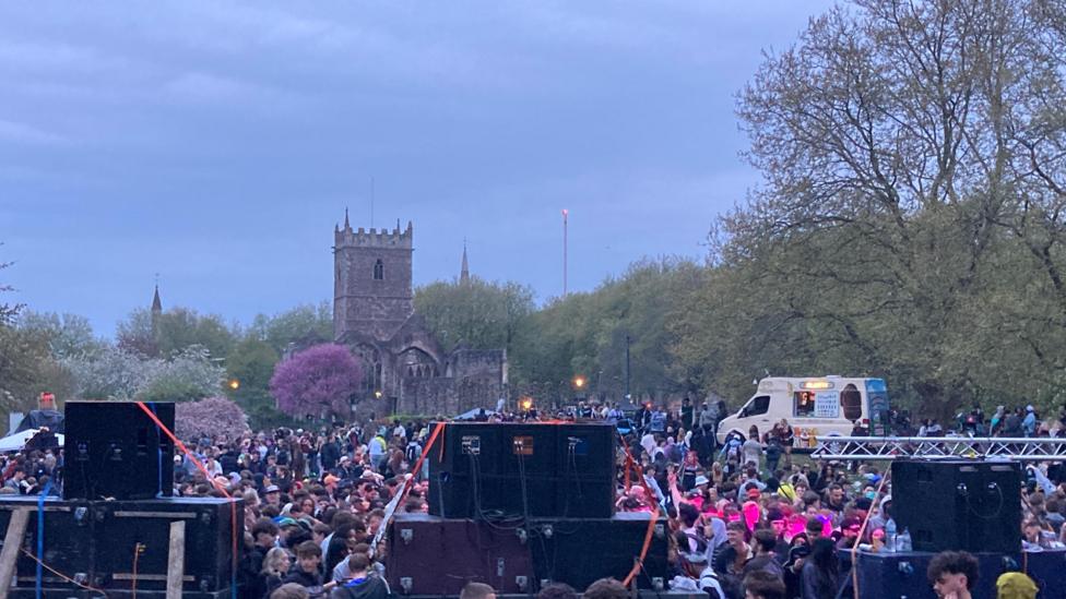 Headlines: Breakfast clubs and rave rage - BBC News