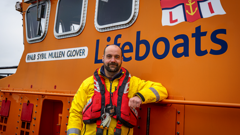 Plymouth lifeboat volunteer retires from RNLI after 20 years - BBC News