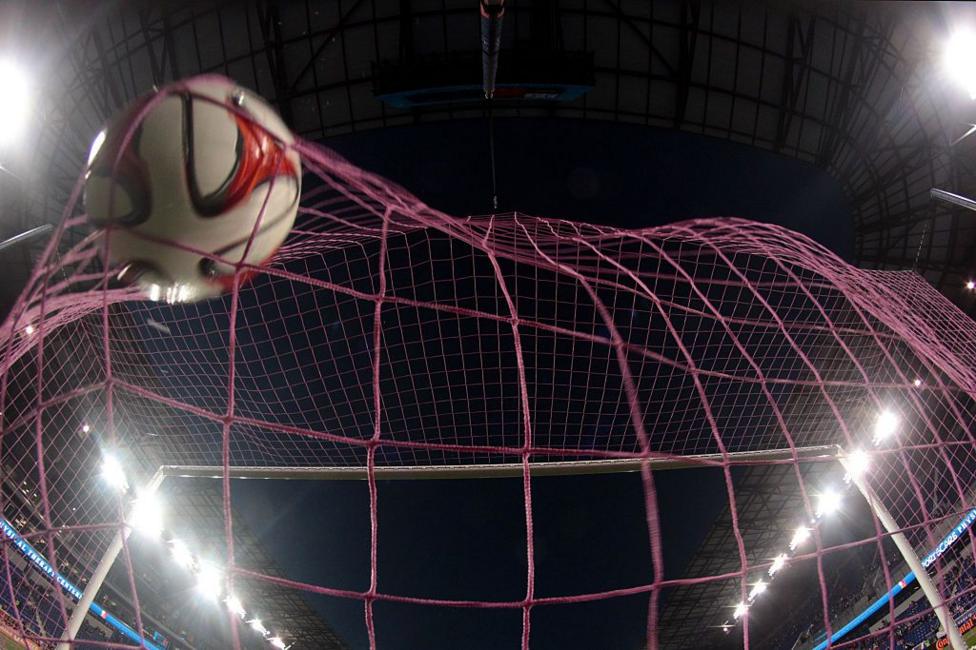 Eight-second law: New law to tackle goalkeeper time-wasting introduced - BBC Sport