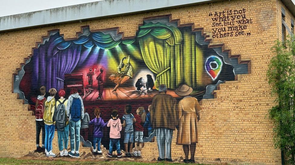 Beatles mural honours Peterborough's entertainment history - BBC News