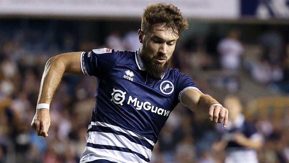 Tom Bradshaw: Millwall striker would be 'great' for Oxford United - BBC ...