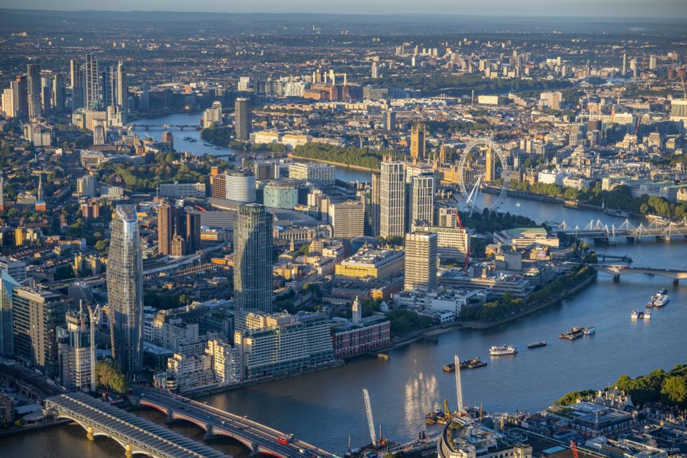 London from the sky: Aerial photos showing summer in the capital - BBC News