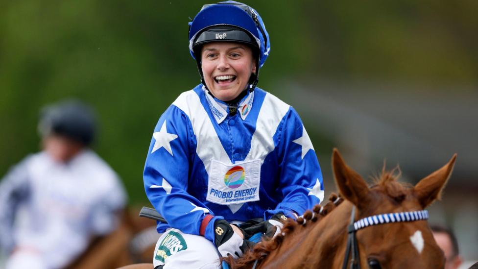 Heavenly Heather records shock 200-1 win at Newcastle - BBC Sport