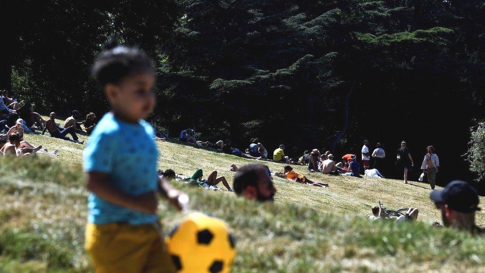 How are you spending the sunny weekend? - BBC Newsround