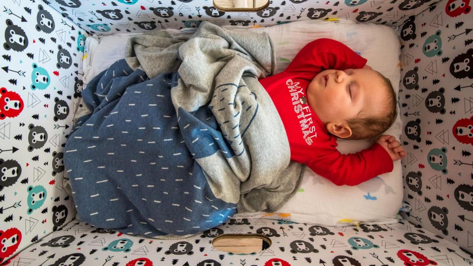 Wandsworth baby boxes to support vulnerable young mothers - BBC News