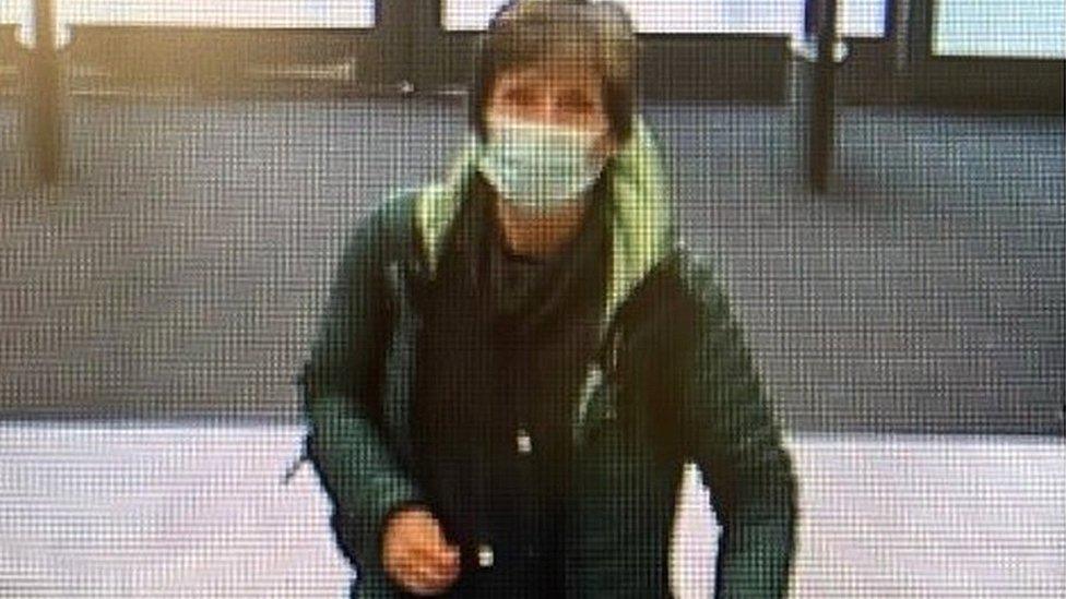 Janet Edwards: Volunteers search for missing woman - BBC News