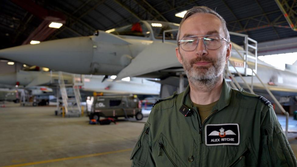 Plane-spotters question new warning signs at RAF Coningsby - BBC News
