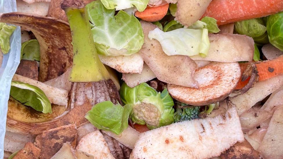 Food waste collections: how your peelings are turned into power - BBC News