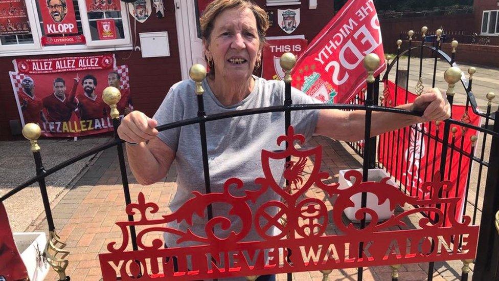 Liverpool: Woman builds Reds shrine in husband's memory - BBC News