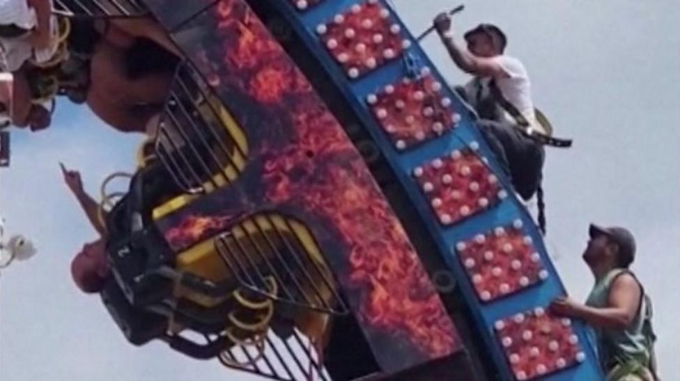 Riders left hanging as Southend rollercoaster stops mid-ride - BBC News