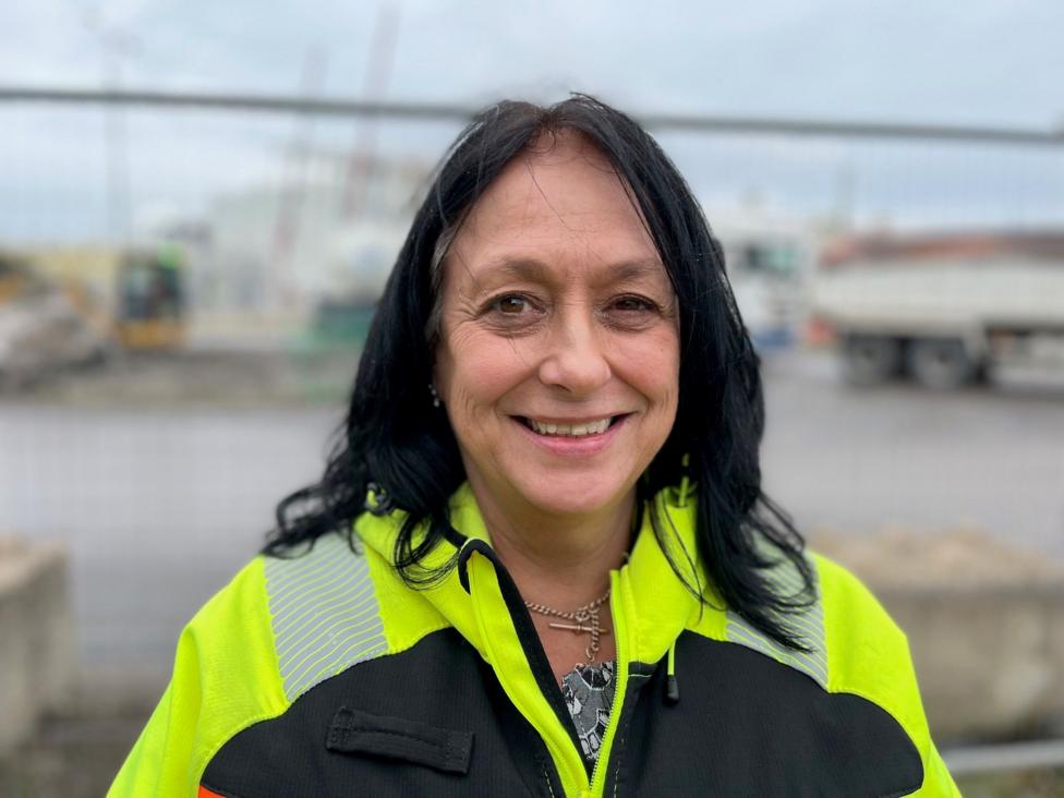 Recycling: Shotton paper and cardboard plant's £1bn investment - BBC News