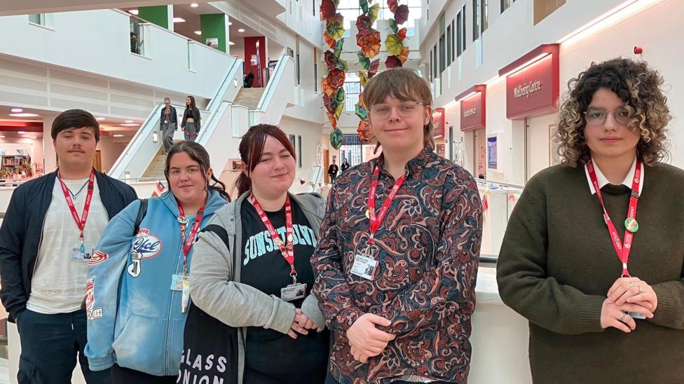 Evri to trial delivery robots in Barnsley - BBC News