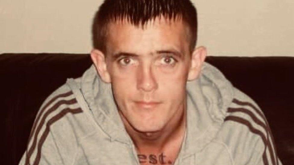 Peter Gilling murder: Derek Pallas jailed for 26 years - BBC News