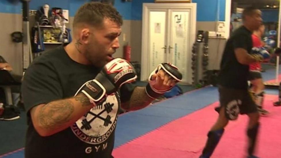 Ex-MMA fighter Katy Collins dies age 32 - BBC News