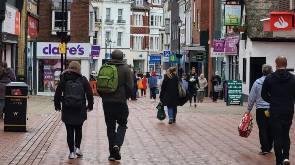 Wrexham shoppers put off by crime and poor transport, says report - BBC ...