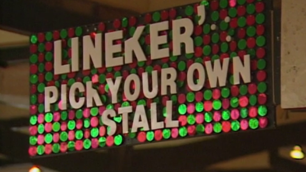 Gary Lineker announces death of 'wonderful' father - BBC News