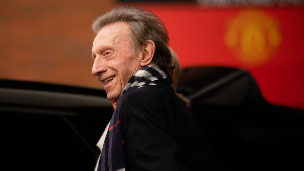 Man Utd news: Denis Law family statement after death aged 84 - BBC Sport