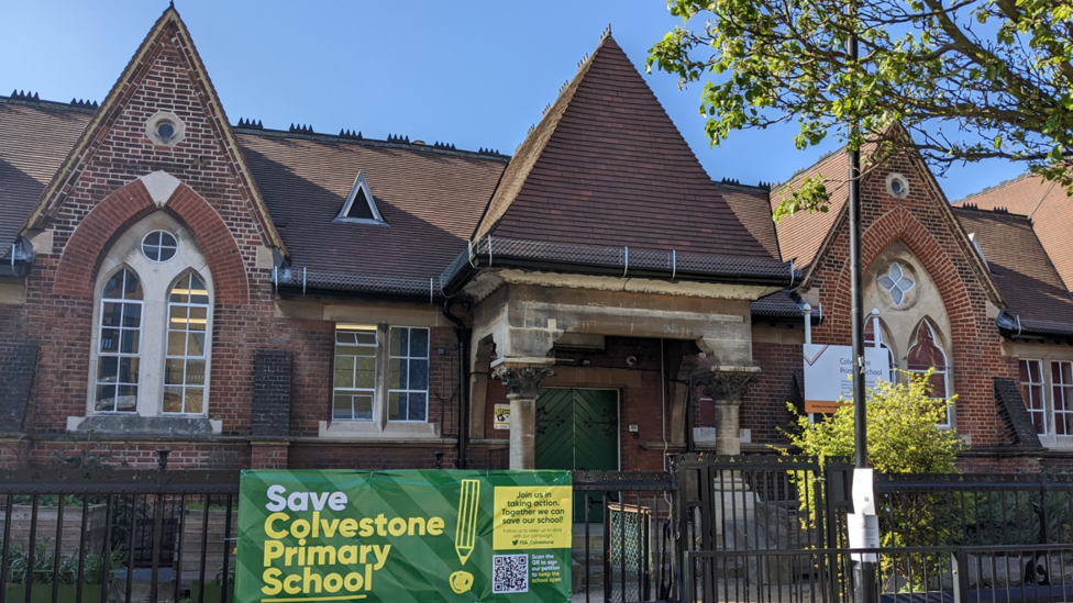Hackney groups bid to take over former primary school - BBC News