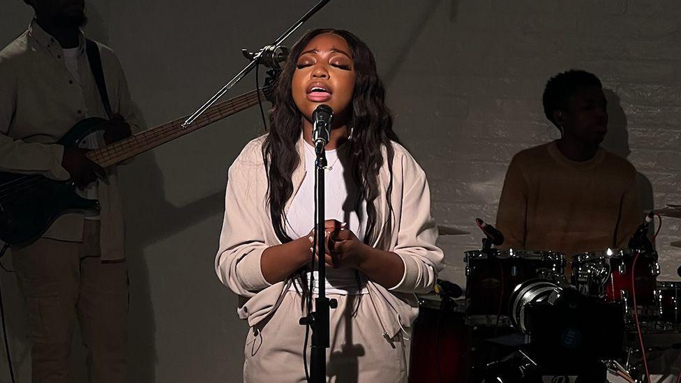 Gospel and Christian music: Singers praise new official UK chart - BBC News
