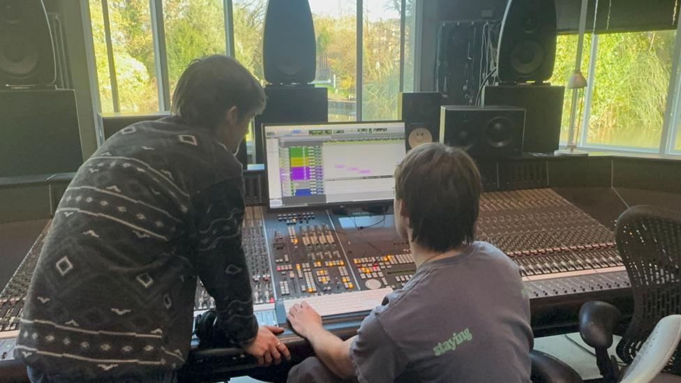 Pupils record 'inspiring' song at Peter Gabriel studio near Bath - BBC News