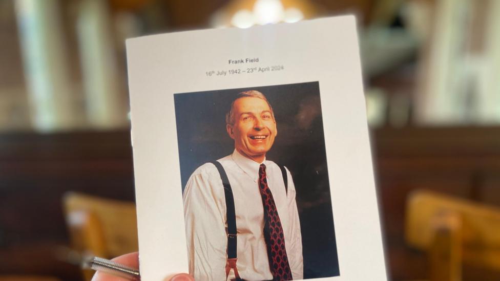 Memorial held for Birkenhead champion Frank Field - BBC News