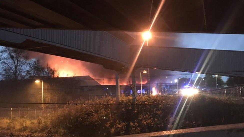 Clydebank industrial unit engulfed by fire - BBC News