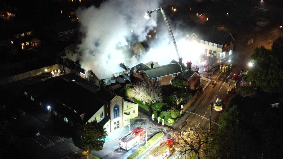 Site inspected after blaze on Hamble village high street - BBC News