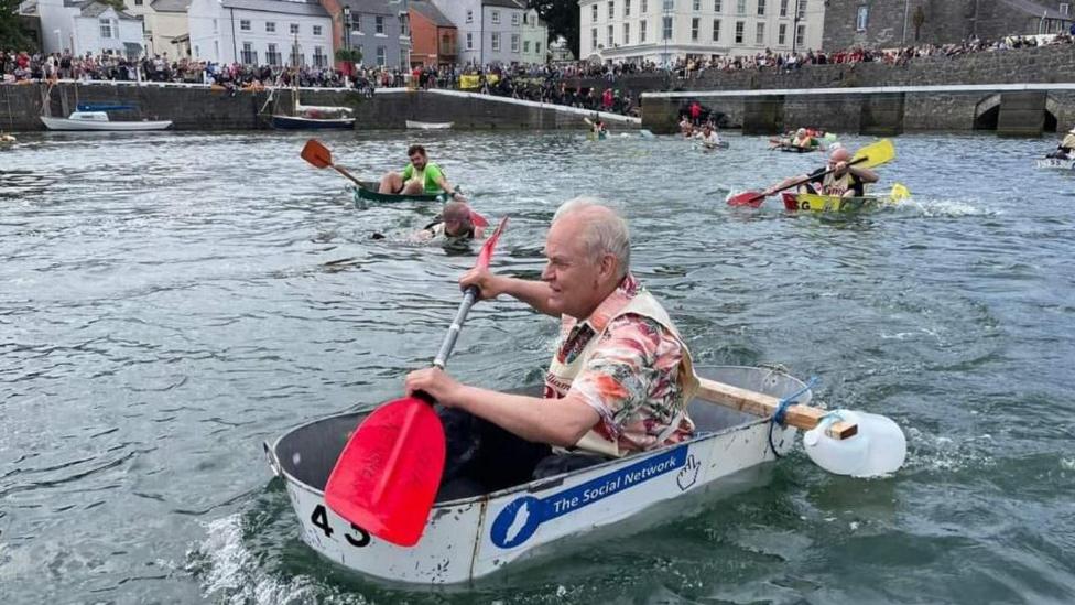 World Tin Bath Championships went swimmingly, organisers say - BBC News