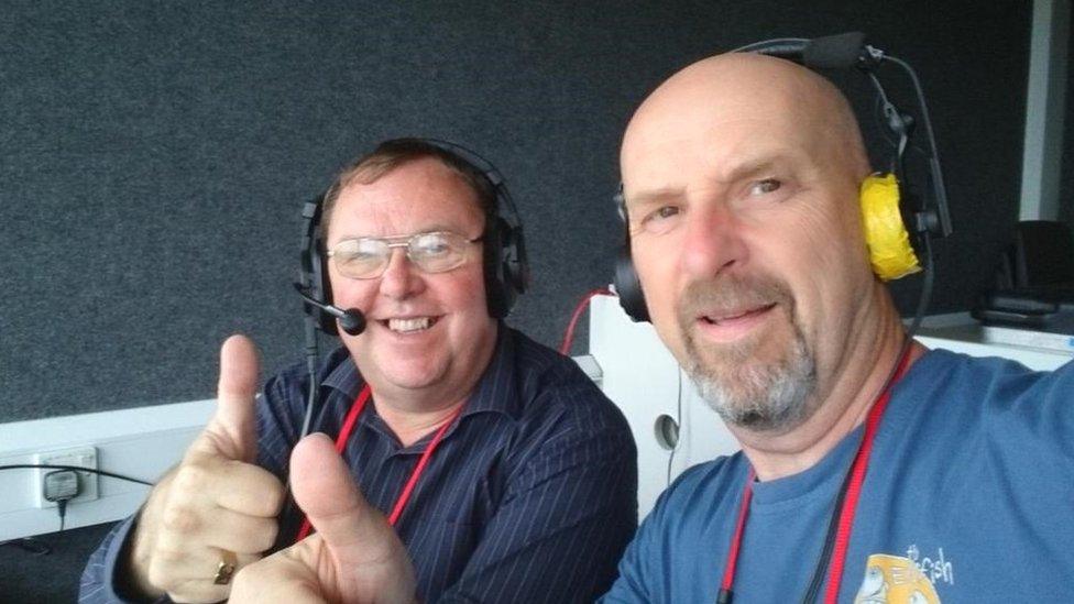 Yorkshire cricket voice Dave Callaghan dies after a heart attack - BBC News
