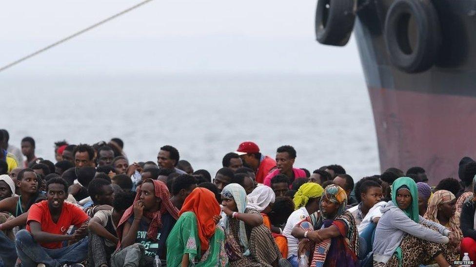 Mediterranean migrant crisis: Dozens 'drown off Libya' - BBC News