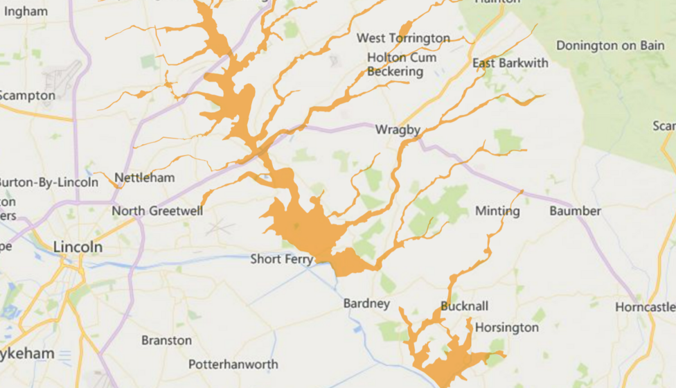 Lincolnshire: Storm Darragh brings flood alert and cancels events - BBC News