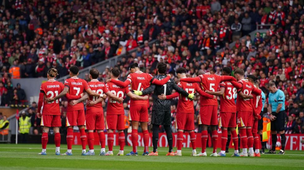 Hillsborough disaster: Liverpool falls silent on 36th anniversary - BBC ...
