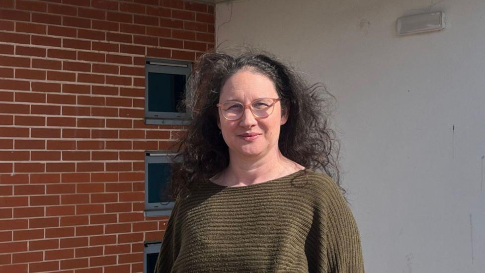 Relief as A46 Kenilworth closure set to reopen on target - BBC News