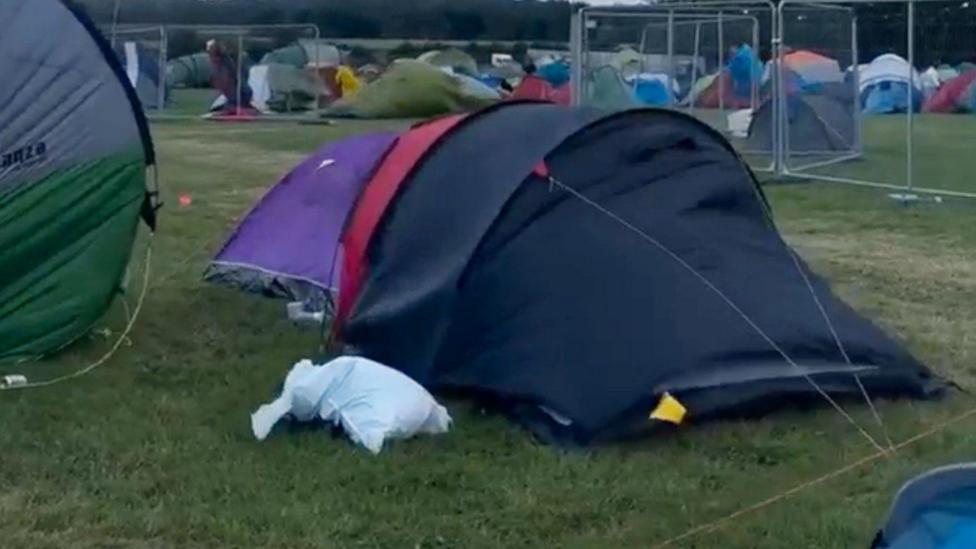 Leeds Festival shuts two stages due to Storm Lilian winds - BBC News