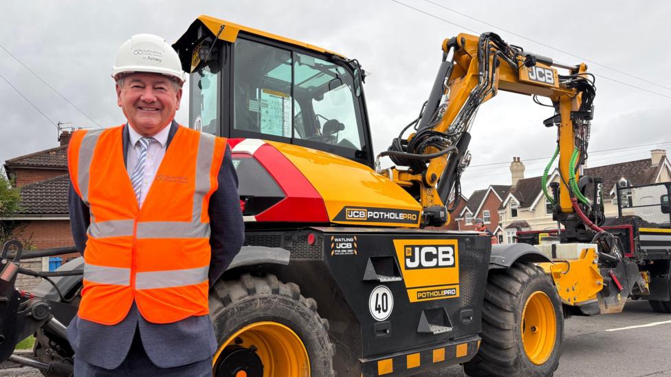 Wolverhampton roads and paths set for repair work named - BBC News