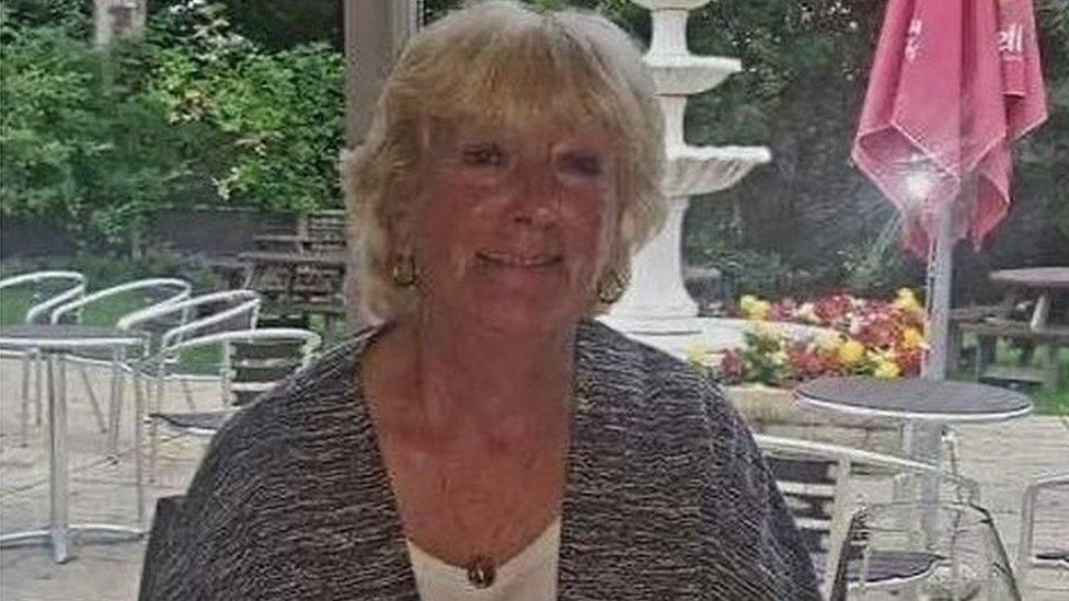 Family pay tribute to woman killed in crash in Audenshaw - BBC News