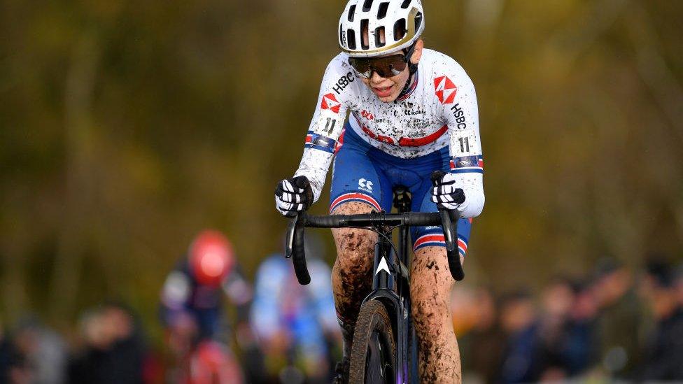 Spectators urged to plan journeys ahead of Warwick road races - BBC News