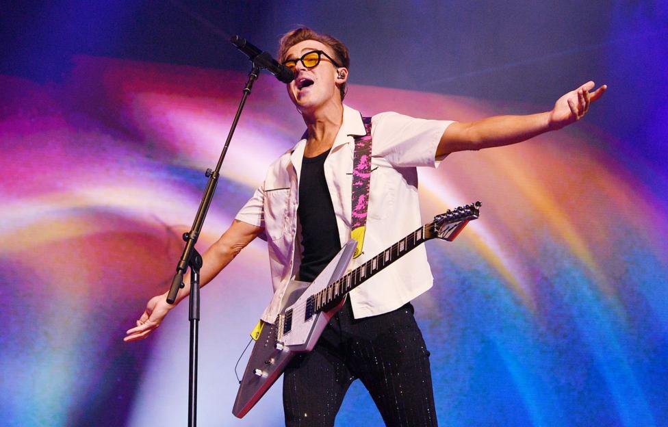Wham-ageddon: Can a new song really become Christmas number one? - BBC News