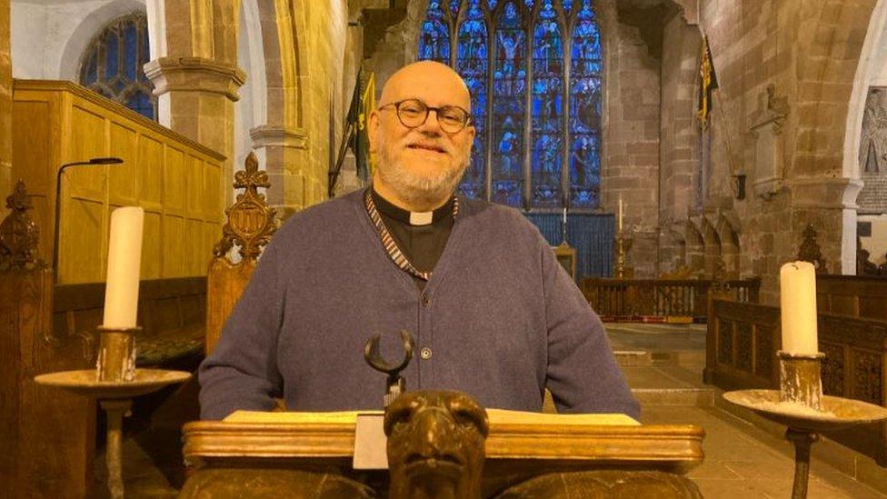 Hell-drinking vicar bringing faith to local pub in Claverley - BBC News