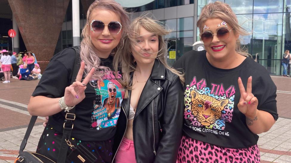 Pink in Cardiff: Travel warning as Summer Carnival tour restarts - BBC News