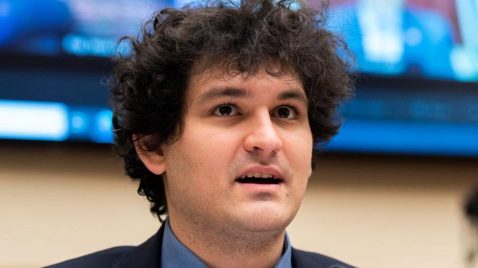 Former US President Donald Trump sells out NFT trading cards - BBC News