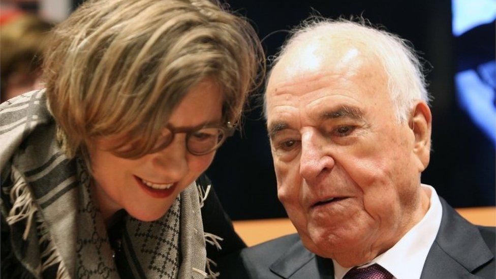 Toxic family feud as Germany mourns unifier Kohl - BBC News